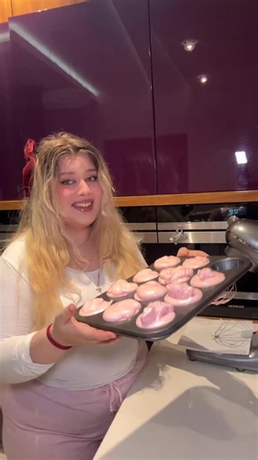 226K views · 848 reactions | Odtwarzam przepisy z folderu przepisy Przyznajcie się, kto jeszcze ma taki zapomniany folder… Na pierwszy ogień idą chmurki pianki z przepisu @olaflongle #przepisy #cojekarla #pianki | Karlisstas | Facebook