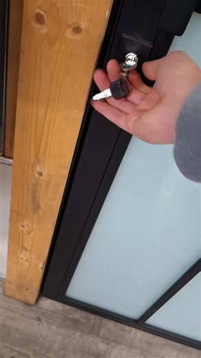 Steel doors with a Barrel Lock with a key | Portamet