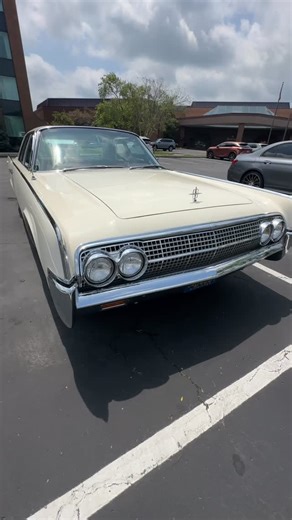 ODB The Lincoln Addict on Instagram: "‘63 Lincoln Continental 🎥: parking at the LCOC June 2025 event ✨ ✨ ✨ #1960s 🕺🏽 #ClassicCar 💥 #LincolnAddict 💥 #LincolnMercury 🌎 #AmericanClassic 🇺🇸 #LincolnContinental ⭐️ #MidCenturyModern 🏡"