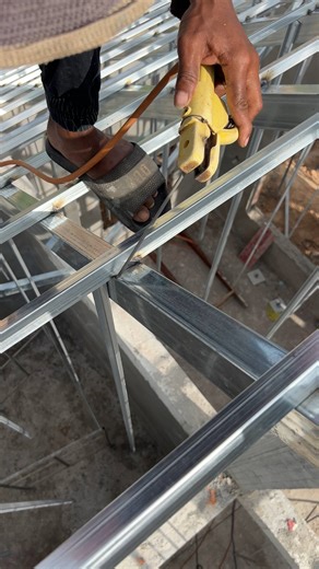 Working Skill To Weld Roof Truss #reelsvideo #reelsfb #reelsinstagram #AmaZing #construction #reels #workers #sand #cement #funny #fb #fbreels #fbviral #fbpost #shorts #share #crafts #home #interiordesign #diyprojects #homemade #decor #diyhomedecor #wood #steel | DIY crafts PR