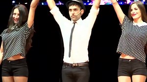 375K views · 3.2K reactions | En este último año, Antonio Díaz El Mago Pop ha dejado con la boca abierta a Antonio Banderas, Eva Longoria, Stephen Hawking y a todos los que os habéis pasado por el Teatro Calderón de Madrid. Este vídeo recopila los mejores momentos de un año tan mágico que no podemos dejar de compartir Gracias por venir a La Gran Ilusión! ¡Sólo hasta el 27 de Marzo en el Teatro Calderón de Madrid! www.lagranilusion.com | El Mago Pop | Facebook