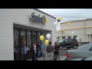 Palm Pre: Line outside the Sprint store an hour after opening