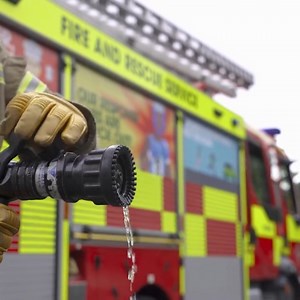 🚒 Why you shouldn't park on fire hydrants - a very real example💧 Earlier this week, eight fire crews responded to a highrise fire in Great Barr. The fire was located on the ninth floor of an 11-storey building. Because of the skill and work between our fire control operators and firefighters, this job was safely resolved with no casualties or injuries. However, at this incident, hydrant plates were covered by parked vehicles, meaning crews couldn’t immediately access water from certain locatio