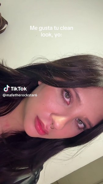 Embracing the Messy Girl Aesthetic: A Trend Analysis