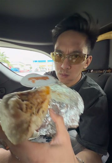 Kita makan HALAL beef chorizo burrito di LA 🌴 🌯 ENAK SEKALI!