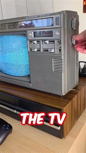 He really played the ps5 on a 18th century TV 😮