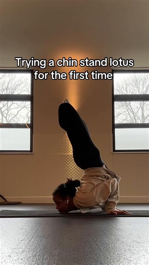It’s not as easy as I thought it would be 😅 I can do both but clearly not at the same time yet #lotus #contortion #flexibility #training #progress
