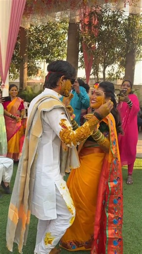 Haldi Dance💃💛🕺| Halad Ceremony ❣️| Assal Marathi Look👀 | Best Jodi🥰 #shorts #viral #trending #haldi