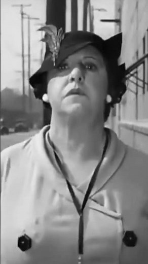 Charlie Chaplin - Factory Scene - Modern Times (1936) #funny #charliechaplin