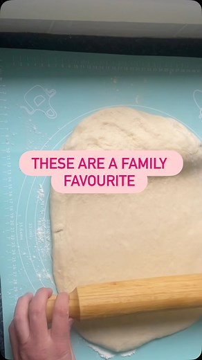 Cinnamon Scrolls are an absolute favourite in our home and these homemade scrolls are so easy to make and taste absolutely delicious. #cinnamonscrolls #cinnamonbuns #homemade #homebaker #familyfavourite #easyrecipes #simplebaking | Tara Louise Smart Savings