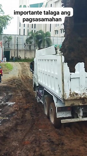 importante talaga ang pagsasamahan lalo na sa trabaho. #operator #excavator #work #reels #kabucket #driver | Boy lasaw vlogs