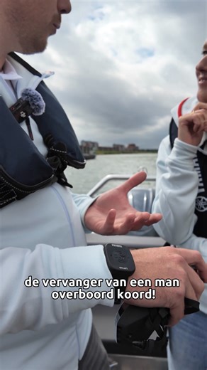De wireless joystick van Helm Master EX is ideaal om super eenvoudig te bedienen en soepel te manoeuvreren 🎯 En dat allemaal op welke plek op de boot je maar wilt. Zowel met dubbele motoren, of een enkele zoals Damian hier aan Charlie demonstreert. Ook benieuwd naar Yamaha's Helm Master EX? Tijdens @hiswatewater kun je bij Yamaha's stand Y het water op voor een uitgebreide demovaart. #HelmMasterEX #HiswaTeWater #Hiswa2025 #YamahaOnTheWater #YamahaMarine #YamahaEvents #RevsYourHeart | Yamaha Mar