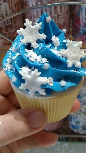 Cupcake Piping Techniques for Beginners Part 133 #christmas #cake #cakedecorating