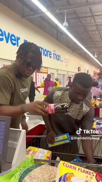 Sorprendiendo a Usuarios de Fidelity Bank en Ikeja