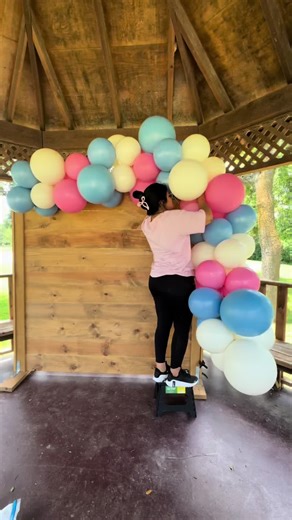 Gender reveal balloon & backdrop install 🩷🩵 props were not mine. #balloons #genderreveal #texas #tuftexballoons