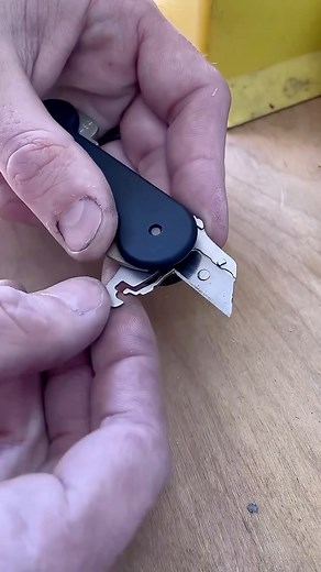 M.U.T - Titanium - Mini Utility Tool with replaceable mini razor blade #howitsmade #keybar #waterjet #cnc #laser #madeinusa #savannah @tms_titanium | KeyBar