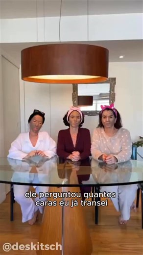 Lara Guaranys on Instagram: "Ele mandou esse combo no primeiro encontro e eu pensando: obrigada, próximo. 🚩 “Quantos caras…”, “pede água com gás pra não engordar”, “meu terapeuta…”, “só posta comigo”, “eu pago pensão, então…” — controle não é romance. Se a dieta é do meu corpo, o feed é do meu camera roll e meu coração não tem fast pass. Limites claros. Energia protegida. Beijo, terapia. 💋 👉 Qual seria a sua frase pra levantar da mesa? @deskitsch #humor #mulheres40mais #redflags #date #relaci