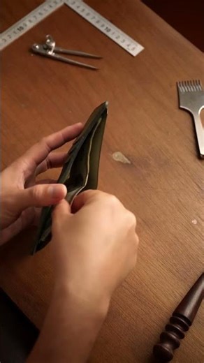 Vertical Pueblo Leather Slim Bifold Wallet Ver 2 | Atelish