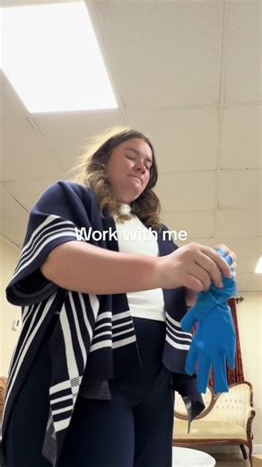 I greeted people and answered phones but that was hard to film! Have a great day 🤍🤍🤍 #fyp #funeral #funeralhome #work #foryoupage