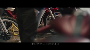 Perhaps the most iconic duo in motor sports history is being honored with the Superveloce Ago. The machine is a racing inspired Superveloce that is limited to 311 units, one for each of Giacomo Agostini’s career wins. It’s an ultimate and maximized version of the neo-classic that pays homage and calls back memories of the great race bikes of Ago’s legendary career in a carbon-infused aesthetically exquisite and particularly performance oriented way. Öhlins 43 mm Nix fork and the TTX 36 rear shoc