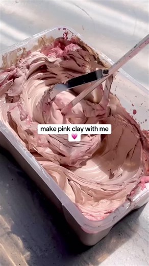 clay tutorial time! how to make coloured clay with stains: most people i’ve seen online use stains in powder form and mix them with clay straight from the bag but, powdery materials inside the studio freak me out 🫣 hehe. that’s why i decided to use them while reclaiming clay with this bucket of slip that didn’t have much water. 1. first, i weighed my slip. 2. walkerceramics’ website suggests using the equivalent of 8% of stain. therefore, i used the rule of three to find what 8% would be. 3. th