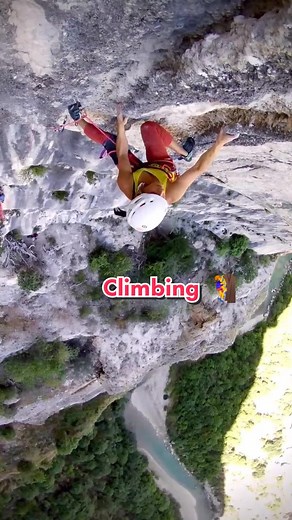 What a steep wall! Go where you feel most alive.✊@choongkatherine #akaso #rockclimbing #girlswhoclimb #rockclimber