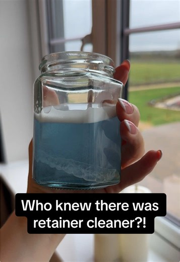 I had no idea I was destroying my retainers with tooth paste😱 Thankfully I finally have the solution to keeping them clean and sparkling, no more cloudy retainers with microscopic scratches here🙌 #orthodontics #dentist #retainers #invisalign #tiktokmademebuyit