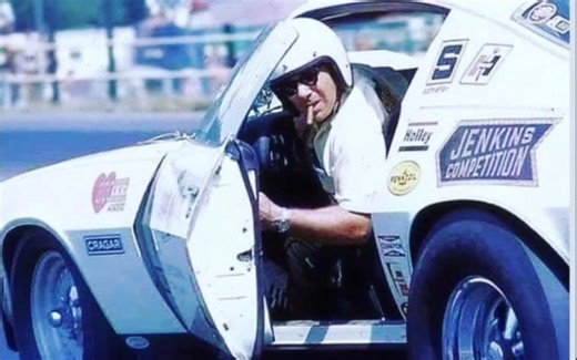 直线加速赛历史上的著名人物，Grumpy，叼着雪茄全油门换挡是他的招牌动作