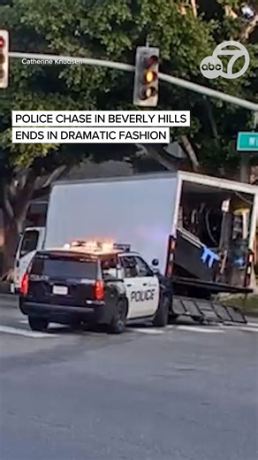 Footage shows police deliberately striking a stolen box truck, causing it to spin out of control in Beverly Hills, California. The suspect driving the truck attempted to flee on foot but was quickly apprehended by officers. The Beverly Hills Police Department said the suspect stole the truck in Santa Monica on Dec. 19 and drove recklessly through West Los Angeles before entering Beverly Hills. Locals were amazed by the incident, with one commenting, “Saw this live—thought it was a movie set. Gre
