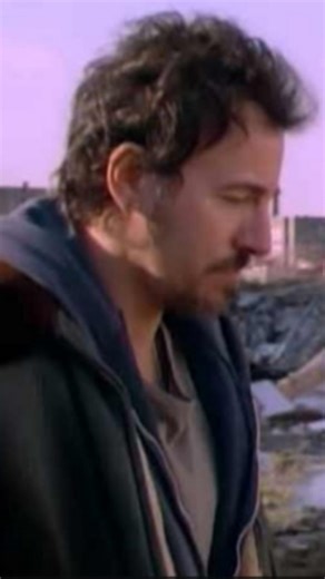 Rádio de Sucessos on Instagram: "🎙️ Bruce Springsteen • Streets of Philadelphia (1993) 📽️ Filadélfia (1993) #brucespringsteen #streetsofphiladelphia #90ssongs #90smovies #90snostalgia #flashback #flashbacks #90snostalgia #flashbackmusic #anos90 #musicaanos90 #musica90 #musicaantiga #musicasantigas #musicainternacional #musicasinternacionais #musicalegendada #musicaslegendadas #trechosdemusica #videosdemusica #letrasdemusica #dasantigas #bonstempos #trilhasonora #nostalgia #nostalgiapura #nosta