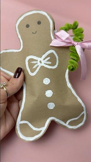 Cute way to wrap Christmas presents🤍