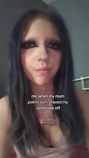 Embracing the No Eyebrows Look