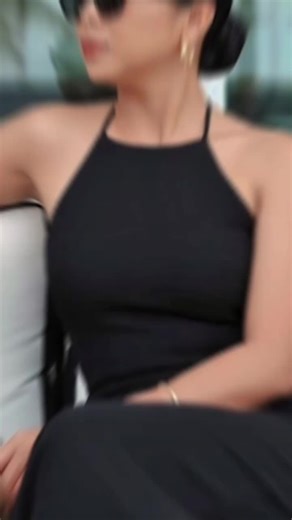 #CapCut #geminiprompt #geminiAI #fyppppppppppppppppppppppp #beranda @Tessahrln:PROMPT : Ultra-realistic editorial lifestyle portrait. Mobile phone quality with subtle digital camera grain. Do not change the person's face or body. No filters, blur, or animation effects. Preserve texture and realism. Framing & Pose: Half-body portrait, taken at an angle from the side. The model is sitting gracefully on a black-and-white striped outdoor sofa, leaning slightly back with one arm resting elegantly alo