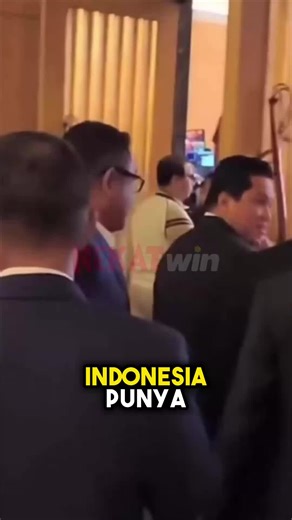 Dulu, timnas cuma punya mental cukup ikut di Asia. Tapi sekarang, Herdman menanamkan mental harus menang! Targetnya? Piala Dunia 2030, bukan sekadar mimpi. Fokusnya bukan cuma di taktik, tapi membakar semangat pemain Indonesia. Hentikan jadi tim yang menunggu keajaiban. Sekarang saatnya Indonesia yang menciptakan keajaiban! Perubahan mentalitas adalah kunci. Siap lihat Garuda terbang tinggi? #timnasindonesia #herdman #mentaljuara #pialadunia2030 #garudamuda #sepakbolakita #indonesiabisa #motivas