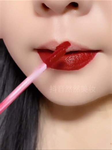 Lipstick Application Tutorial for Perfect Lips