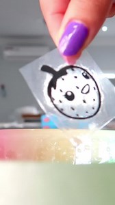 Cómo hacer calcomanías transparentes caseras! Si quieres ver más trucos fáciles sígueme en mi canal de YouTube: https://youtu.be/IeNVIAOoFn0 | Hellomaphie