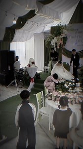 7.6K views · 16 reactions | Em ấy không muốn bó hoa đẹp bị rơi xuống đất thôi. Cre: Đỗ Huy Hoàng | Yêu đi rồi khóc | Facebook