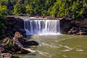 10 Stunning Waterfalls in the U.S. That Are Worth Hiking To