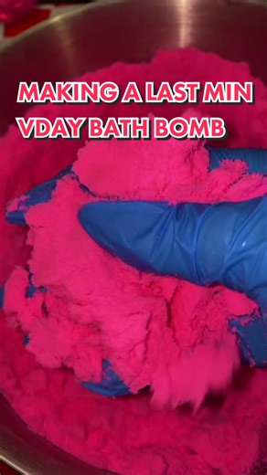 Can’t wait to decorate these💓💓 #559 #fresno #clovis #showertok #smallbusiness #selfcare #girls #bathtok #bathbomb #valentinesday #packingorders #satisfying #makeup #sephora #target #makingproducts #cakedecorating