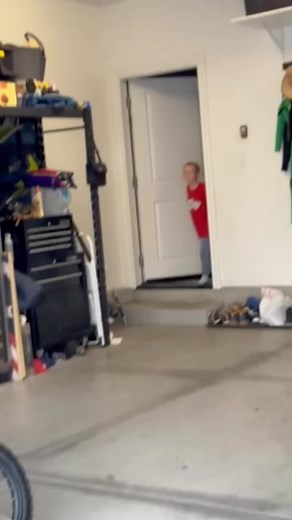 Must watch till the end! #venom #dirtbike #electric #1600w #offroad #riding #racing #cruising #motorsports #clone #youthbike #youthrider #venommotorsports #venommotorsportscanada #venommotorsportsusa | Venom Motorsports Canada / USA