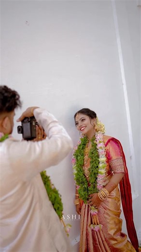 D_i_R_t_Y MALLU ZZZ😘😘 on Instagram: "MODEL : BRIDE PHOTOGRAPHER : GROOM #wedding #photography #viralvideos #photo #trending"