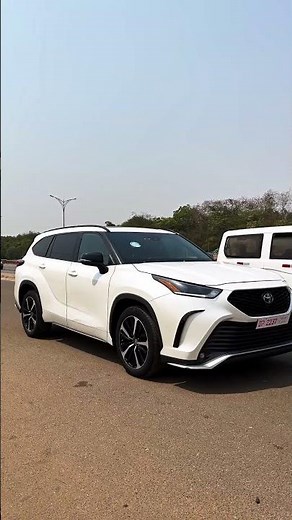 2021 Toyota Highlander XLE -- the Family-sized LUXXURY SUV