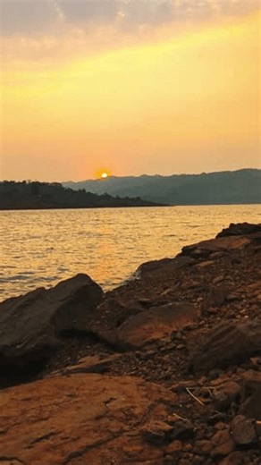 clip-3993056799-time-lapse-sun-approaching-horizon-over-calm