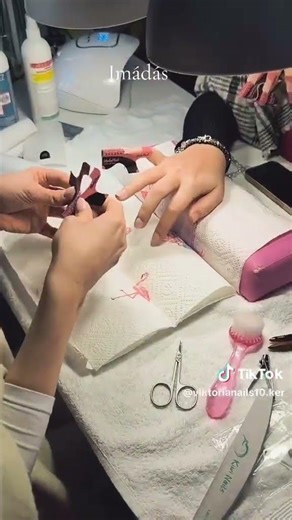 Műkörmös tanfolyamunkon profi szakemberré válhatsz! #műkörömtanfolyam #hungarynails #körömdizájner