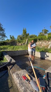 1.3K reactions · 54 comments | E já demos início à limpeza da nossa belíssima piscina! Ainda temos um longo caminho pela frente, pois a mesma está a perder muita água, mas sei que com calma e umas dancinhas pelo meio, conseguimos chegar a bom porto! Quem tiver ideias giras, sem perder as características da pedra, deixe o comentário 殺殺 irá ajudar e muito 殺 | Carla Oliveira | Facebook