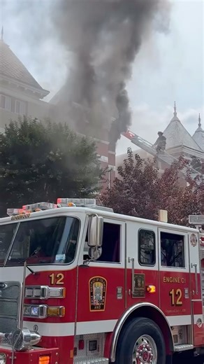 Working Fire on Instagram: "DCFD with a summer job 🔥 📹 @dirtydozen_12 @dcfdops Engine 12 1st Due on scene Side A for the Structure Fire 🔔🔥 Unit Blk of Seaton Pl NW #firefighter #enginecompany #dc #trainyourprobie #firetruckresponding #fire #firstresponders #engine12 #workingfireco #aggressivefiremen"