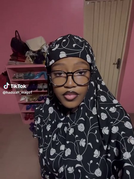 Exploring Random Things That Capture Attention