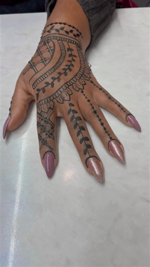 Love this design, this client so extra! #hennabyprincess_serenity #hennapreneur #hennatiktok #fyp