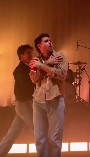 Niall is Sally for London N2n! #rolemodel #niallhoran