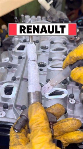 GOLDEN HANDS MECHANIC 😉 on Instagram: "Installing the Fuel System on Renault 2.3 dCi (M9T). • In this video, we complete the repair of the Renault 2.3 dCi (M9T) diesel engine by installing the fuel system components. At this stage, we mount the high-pressure fuel pump, the fuel rail, the fuel lines, and the injectors. Special attention is given to the correct installation of the injectors to avoid misalignment in their seats and prevent sticking during operation. • Before installation, the inje